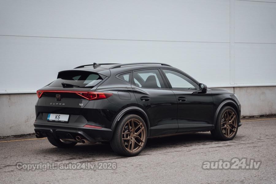 Black Cupra Formentor 2024 in Tallinn, with an engine capacity of 2.50 L and mileage of 30 thousand km for 42499 €, photo 3 on AUTOMOTO.COM.LV