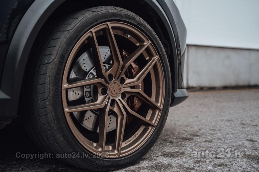 Black Cupra Formentor 2024 in Tallinn, with an engine capacity of 2.50 L and mileage of 30 thousand km for 42499 €, photo 4 on AUTOMOTO.COM.LV