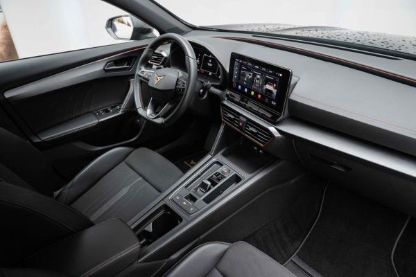 Melns Cupra Formentor 2026 Peetri, ar dzinēja tilpumu 2.00 L un nobraukumu 56 tūkst. km par 26350 €, foto 11 vietnē AUTOMOTO.COM.LV