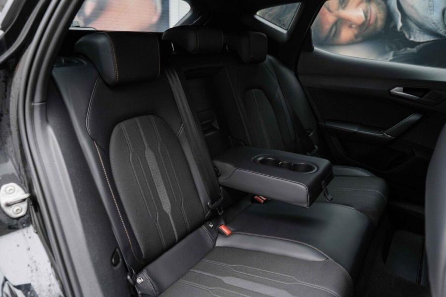 Melns Cupra Formentor 2026 Peetri, ar dzinēja tilpumu 2.00 L un nobraukumu 56 tūkst. km par 26350 €, foto 12 vietnē AUTOMOTO.COM.LV