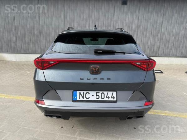 Синий Cupra Formentor 2022 в Рига, объемом двигателя 1.50 л и пробегом 64 тыс. км за 22490 €, фото 4 на AUTOMOTO.COM.LV
