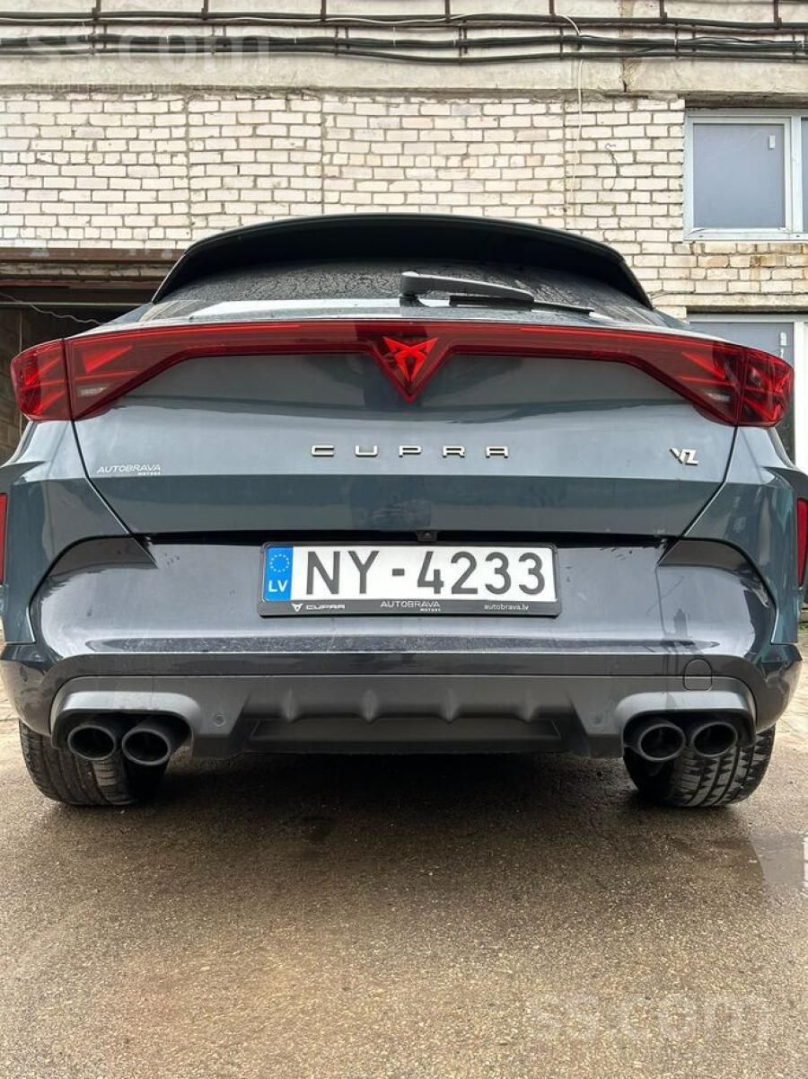 Zils Cupra Formentor 2024 Ogre, ar dzinēja tilpumu 2.00 L un nobraukumu 21 tūkst. km par 33990 €, foto 7 vietnē AUTOMOTO.COM.LV