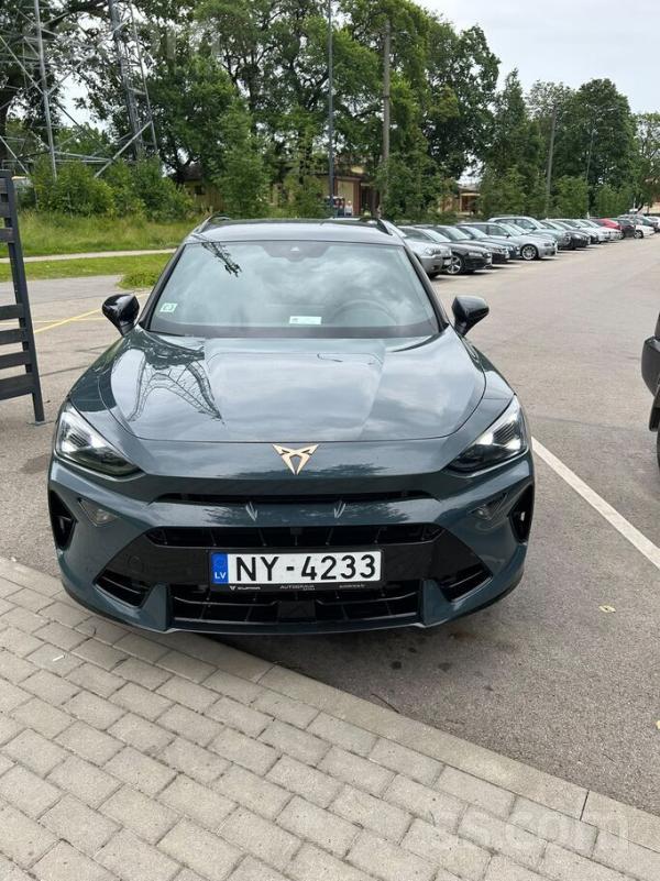 Zils Cupra Formentor 2024 Ogre, ar dzinēja tilpumu 2.00 L un nobraukumu 21 tūkst. km par 33990 €, foto 8 vietnē AUTOMOTO.COM.LV