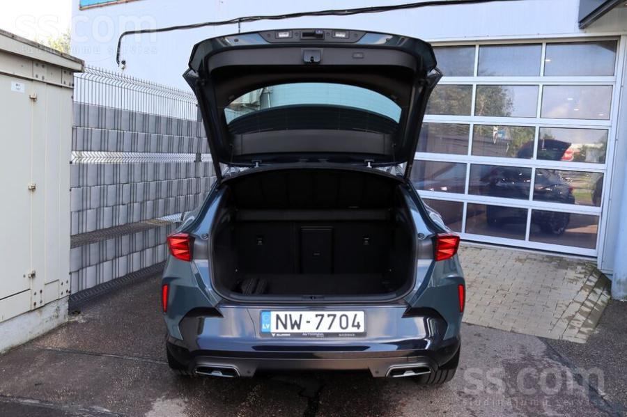 Zils Cupra Formentor 2024 Rīga, ar dzinēja tilpumu 1.50 L un nobraukumu 29 tūkst. km par 26990 €, foto 30 vietnē AUTOMOTO.COM.LV