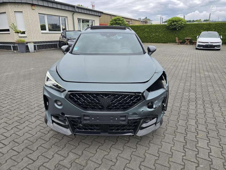 Blue Cupra Formentor 2024 in Vilnius, with an engine capacity of 2.48 L and mileage of 18 thousand km for 28500 €, photo 3 on AUTOMOTO.COM.LV