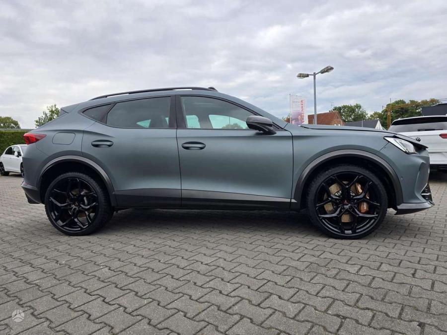 Blue Cupra Formentor 2024 in Vilnius, with an engine capacity of 2.48 L and mileage of 18 thousand km for 28500 €, photo 4 on AUTOMOTO.COM.LV
