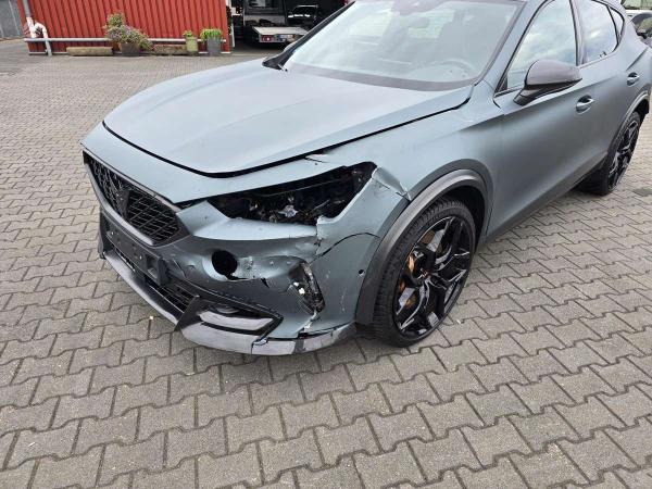 Zils Cupra Formentor 2024 Viļņa, ar dzinēja tilpumu 2.48 L un nobraukumu 18 tūkst. km par 28500 €, foto 4 vietnē AUTOMOTO.COM.LV