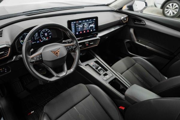 Cupra Formentor 2023 in Tallinn on AUTOMOTO.COM.LV Blue Cupra Formentor 2023 in Tallinn, with an engine capacity of 1.40 L and mileage of 34 thousand km for 25900 €, photo 9 on AUTOMOTO.COM.LV