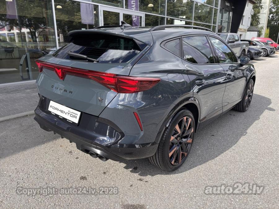 Zils Cupra Formentor 2026 Tartu, ar dzinēja tilpumu 2.00 L un nobraukumu 0 tūkst. km par 41990 €, foto 4 vietnē AUTOMOTO.COM.LV