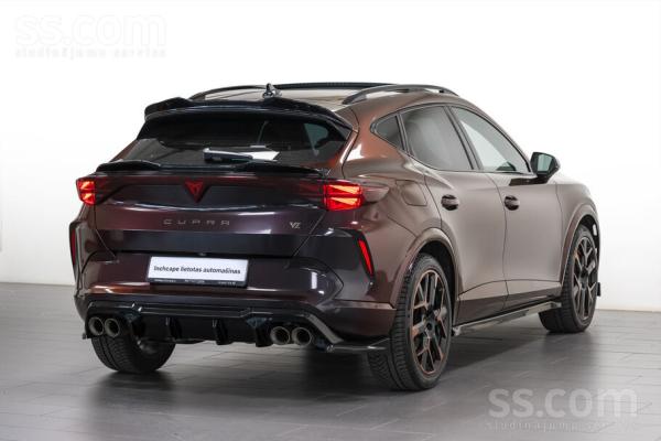 Brūns Cupra Formentor 2025 Rīga, ar dzinēja tilpumu 2.00 L un nobraukumu 6 tūkst. km par 39900 €, foto 4 vietnē AUTOMOTO.COM.LV