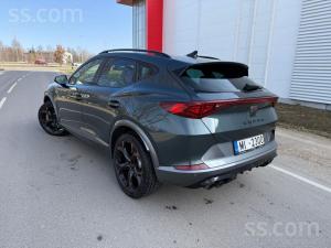 Green Cupra Formentor 2021 in Riga, with an engine capacity of 2.00 L and mileage of 75 thousand km for 25690 €, photo 3 on AUTOMOTO.COM.LV