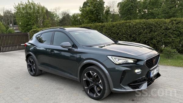 Green Cupra Formentor 2022 in Riga, with an engine capacity of 2.00 L and mileage of 62 thousand km for 29100 €, photo 2 on AUTOMOTO.COM.LV