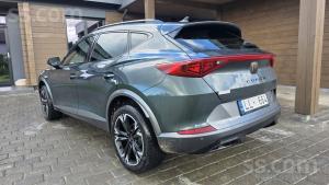 Green Cupra Formentor 2022 in Riga, with an engine capacity of 1.50 L and mileage of 90 thousand km for 24100 €, photo 5 on AUTOMOTO.COM.LV