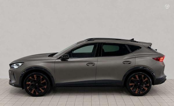 Zaļš Cupra Formentor 2025 Kauņa, ar dzinēja tilpumu 1.98 L un nobraukumu 18 tūkst. km par 36900 €, foto 2 vietnē AUTOMOTO.COM.LV