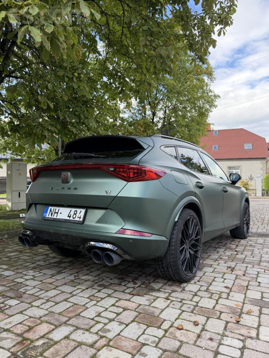 Green Cupra Formentor 2022 in Riga, with an engine capacity of 2.00 L and mileage of 42 thousand km for 28000 €, photo 3 on AUTOMOTO.COM.LV