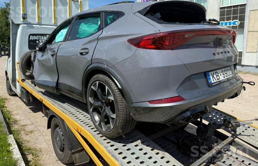 Pelēks Cupra Formentor 2021 Rīga, ar dzinēja tilpumu 2.00 L un nobraukumu 93 tūkst. km par 6000 €, foto 1 vietnē AUTOMOTO.COM.LV