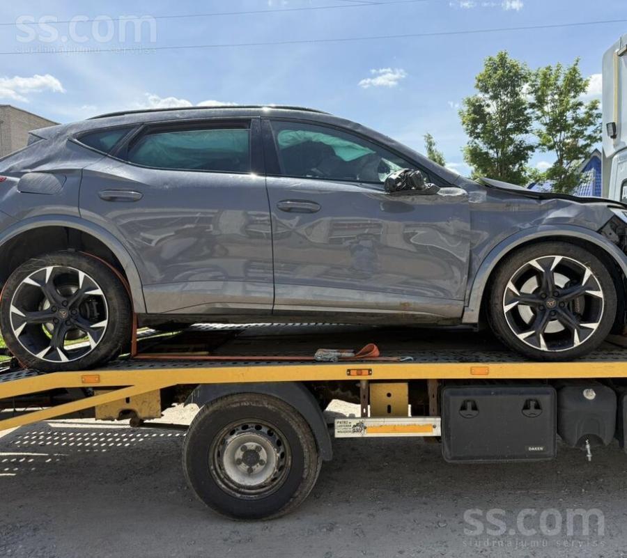 Pelēks Cupra Formentor 2021 Rīga, ar dzinēja tilpumu 2.00 L un nobraukumu 93 tūkst. km par 6000 €, foto 6 vietnē AUTOMOTO.COM.LV