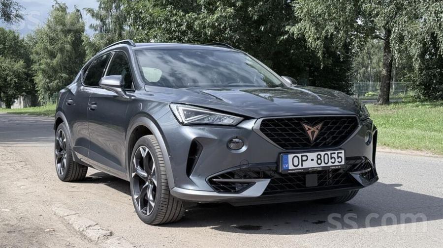 Grey Cupra Formentor 2021 in Riga, with an engine capacity of 2.00 L and mileage of 67 thousand km for 24500 €, photo 4 on AUTOMOTO.COM.LV