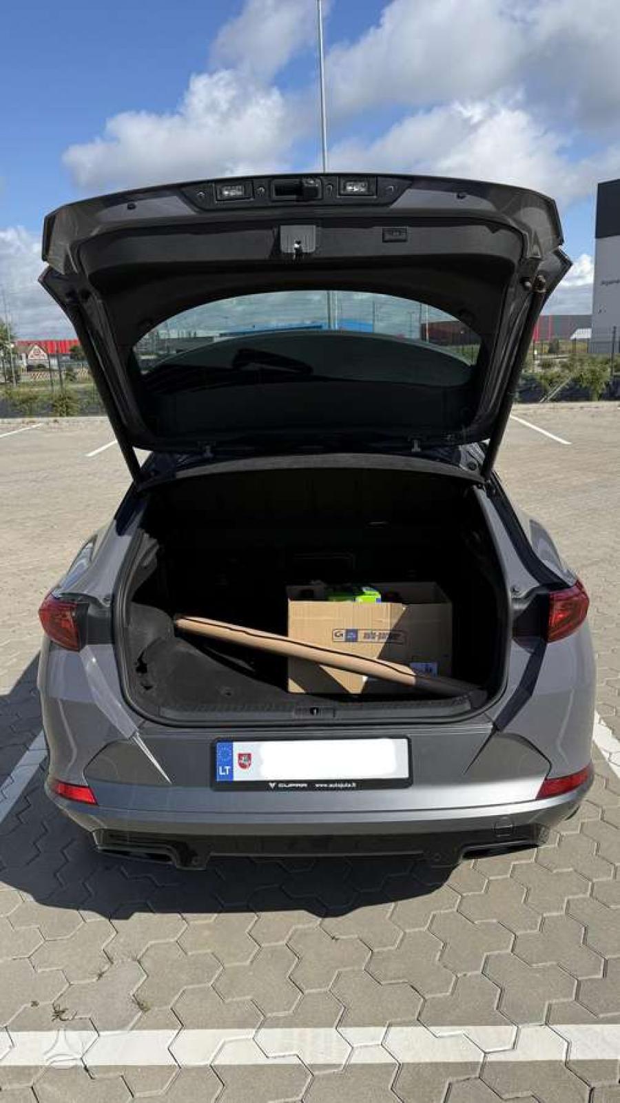 Grey Cupra Formentor 2021 in Kaunas, with an engine capacity of 1.97 L and mileage of 198 thousand km for 17500 €, photo 5 on AUTOMOTO.COM.LV