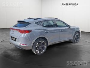 Серый Cupra Formentor 2022 в Рига, объемом двигателя 1.50 л и пробегом 143 тыс. км за 19700 €, фото 3 на AUTOMOTO.COM.LV