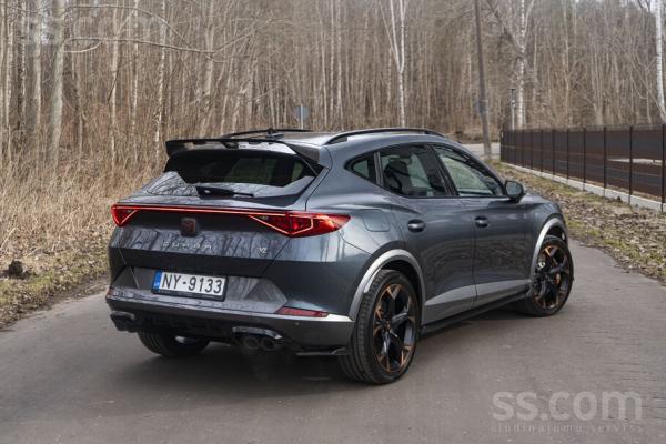 Серый Cupra Formentor 2022 в Рига, объемом двигателя 2.00 л и пробегом 45 тыс. км за 29200 €, фото 2 на AUTOMOTO.COM.LV