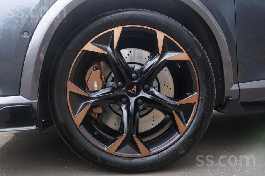 Серый Cupra Formentor 2022 в Рига, объемом двигателя 2.00 л и пробегом 45 тыс. км за 29200 €, фото 6 на AUTOMOTO.COM.LV