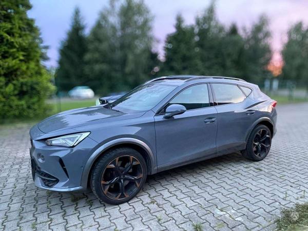 Pelēks Cupra Formentor 2022 Viļņa, ar dzinēja tilpumu 1.98 L un nobraukumu 25 tūkst. km par 23500 €, foto 4 vietnē AUTOMOTO.COM.LV
