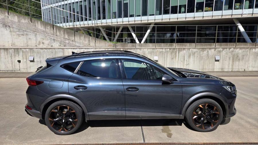Grey Cupra Formentor 2022 in Vilnius, with an engine capacity of 1.98 L and mileage of 52 thousand km for 27800 €, photo 8 on AUTOMOTO.COM.LV