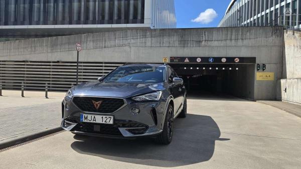 Grey Cupra Formentor 2022 in Vilnius, with an engine capacity of 1.98 L and mileage of 52 thousand km for 27800 €, photo 9 on AUTOMOTO.COM.LV