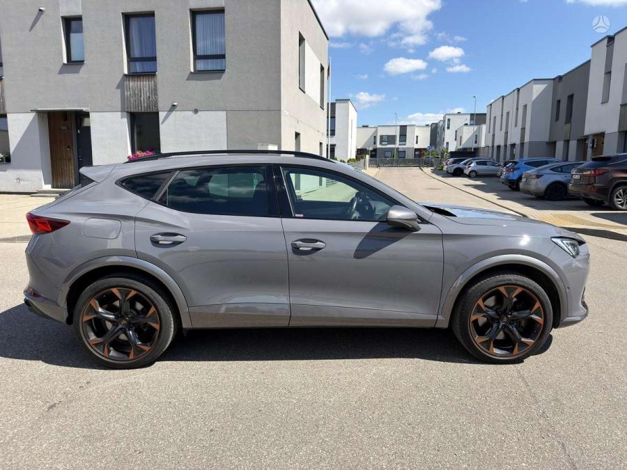 Pelēks Cupra Formentor 2022 Viļņa, ar dzinēja tilpumu 1.98 L un nobraukumu 93 tūkst. km par 28500 €, foto 4 vietnē AUTOMOTO.COM.LV