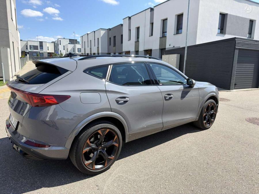 Pelēks Cupra Formentor 2022 Viļņa, ar dzinēja tilpumu 1.98 L un nobraukumu 93 tūkst. km par 28500 €, foto 5 vietnē AUTOMOTO.COM.LV