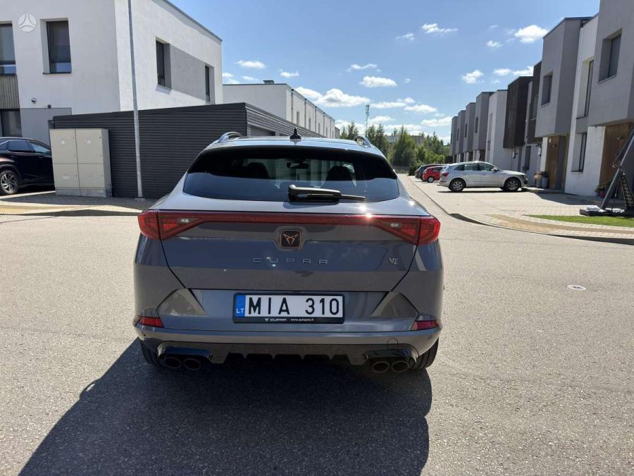 Pelēks Cupra Formentor 2022 Viļņa, ar dzinēja tilpumu 1.98 L un nobraukumu 93 tūkst. km par 28500 €, foto 6 vietnē AUTOMOTO.COM.LV
