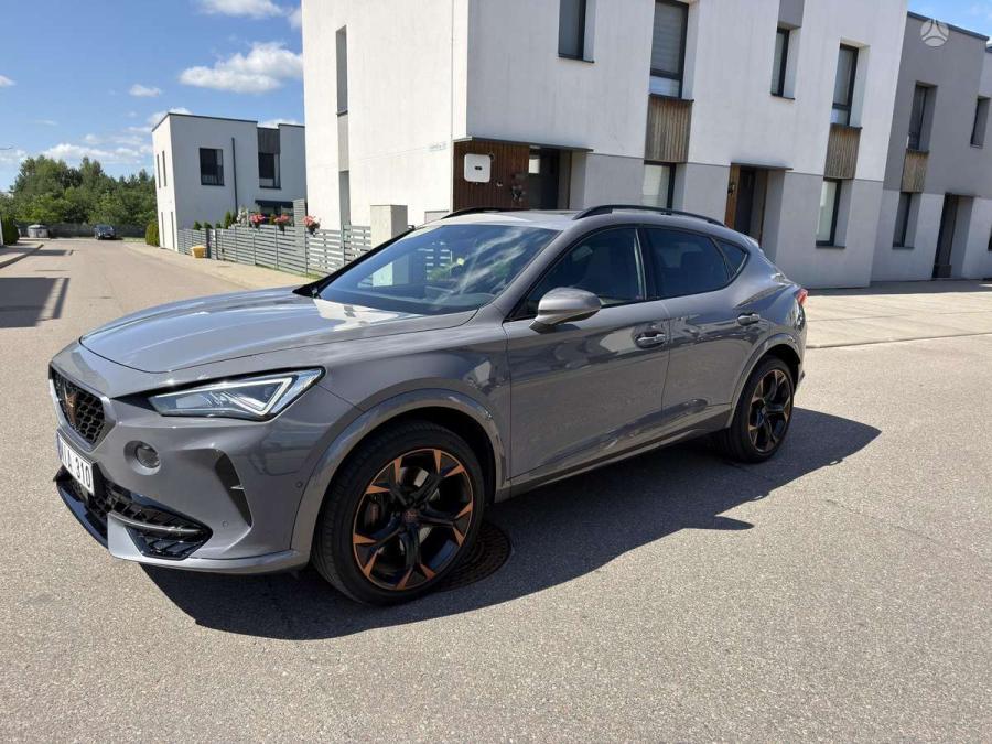 Pelēks Cupra Formentor 2022 Viļņa, ar dzinēja tilpumu 1.98 L un nobraukumu 93 tūkst. km par 28500 €, foto 9 vietnē AUTOMOTO.COM.LV