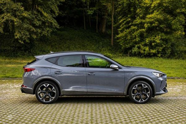 Pelēks Cupra Formentor 2022 Viļņa, ar dzinēja tilpumu 1.98 L un nobraukumu 87 tūkst. km par 27700 €, foto 6 vietnē AUTOMOTO.COM.LV