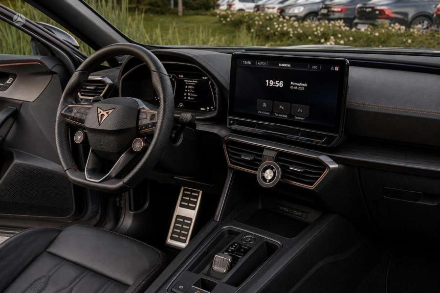 Grey Cupra Formentor 2022 in Vilnius, with an engine capacity of 1.98 L and mileage of 87 thousand km for 27700 €, photo 14 on AUTOMOTO.COM.LV