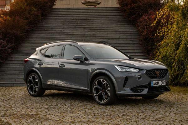 Pelēks Cupra Formentor 2022 Viļņa, ar dzinēja tilpumu 1.98 L un nobraukumu 87 tūkst. km par 27700 €, foto 1 vietnē AUTOMOTO.COM.LV