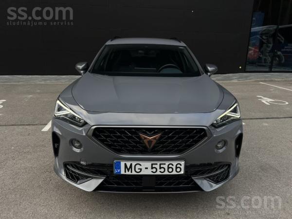 Серый Cupra Formentor 2023 в Огре, объемом двигателя 2.00 л и пробегом 29 тыс. км за 31000 €, фото 4 на AUTOMOTO.COM.LV