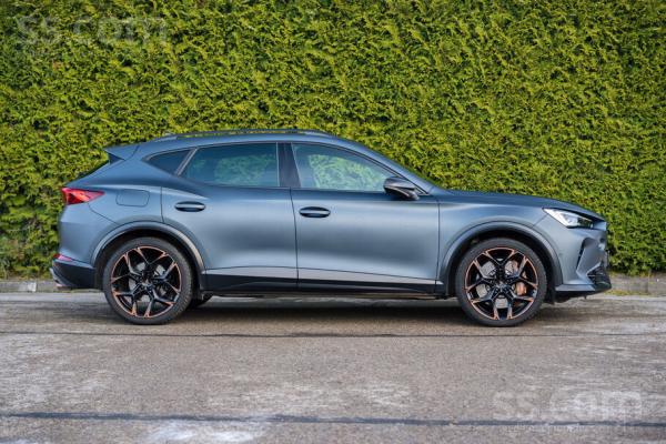 Серый Cupra Formentor 2023 в Рига, объемом двигателя 2.50 л и пробегом 36 тыс. км за 40500 €, фото 4 на AUTOMOTO.COM.LV