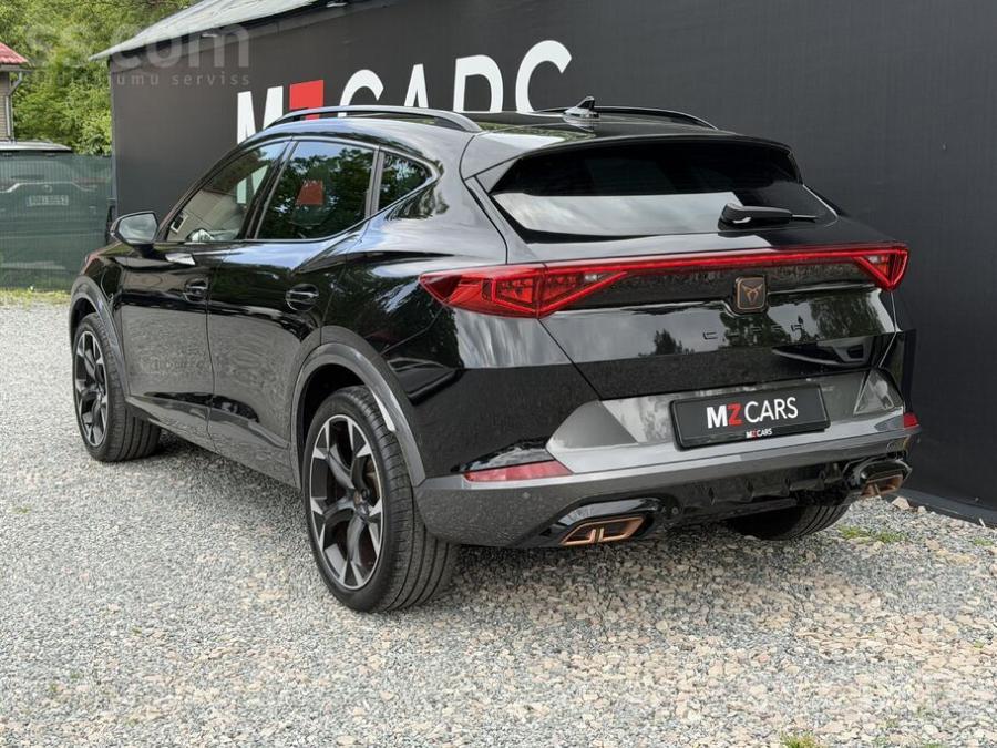 Серый Cupra Formentor 2023 в Рига, объемом двигателя 1.40 л и пробегом 7 тыс. км за 29990 €, фото 5 на AUTOMOTO.COM.LV