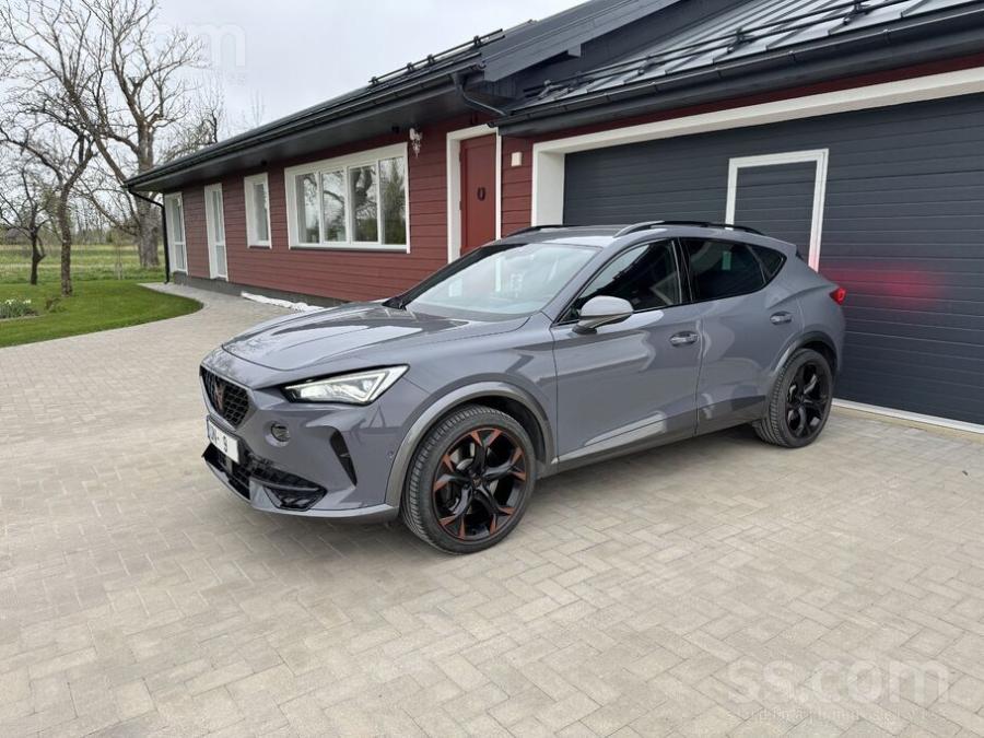 Серый Cupra Formentor 2023 в Лимбажи, объемом двигателя 2.00 л и пробегом 43 тыс. км за 29990 €, фото 1 на AUTOMOTO.COM.LV