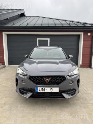Серый Cupra Formentor 2023 в Лимбажи, объемом двигателя 2.00 л и пробегом 43 тыс. км за 29990 €, фото 3 на AUTOMOTO.COM.LV