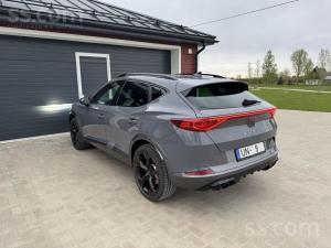 Серый Cupra Formentor 2023 в Лимбажи, объемом двигателя 2.00 л и пробегом 43 тыс. км за 29990 €, фото 5 на AUTOMOTO.COM.LV