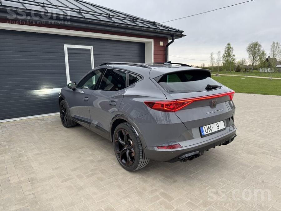Серый Cupra Formentor 2023 в Лимбажи, объемом двигателя 2.00 л и пробегом 43 тыс. км за 29990 €, фото 5 на AUTOMOTO.COM.LV