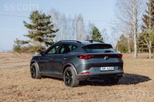 Серый Cupra Formentor 2023 в Цесис, объемом двигателя 2.00 л и пробегом 40 тыс. км за 29500 €, фото 5 на AUTOMOTO.COM.LV