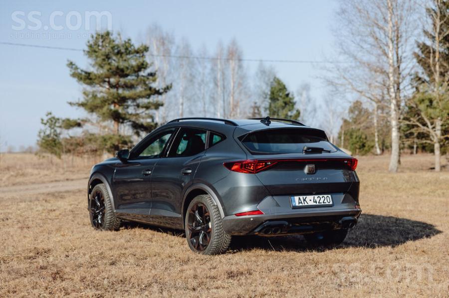 Серый Cupra Formentor 2023 в Цесис, объемом двигателя 2.00 л и пробегом 40 тыс. км за 29500 €, фото 5 на AUTOMOTO.COM.LV