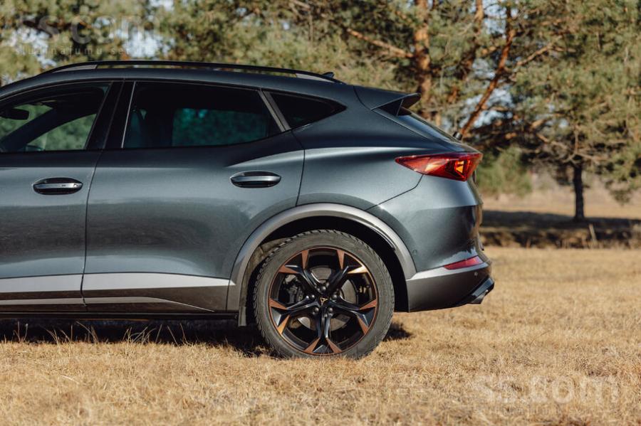 Серый Cupra Formentor 2023 в Цесис, объемом двигателя 2.00 л и пробегом 40 тыс. км за 29500 €, фото 7 на AUTOMOTO.COM.LV