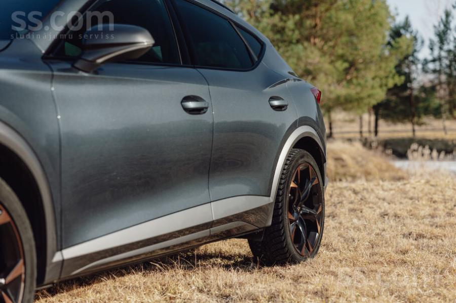 Серый Cupra Formentor 2023 в Цесис, объемом двигателя 2.00 л и пробегом 40 тыс. км за 29500 €, фото 8 на AUTOMOTO.COM.LV