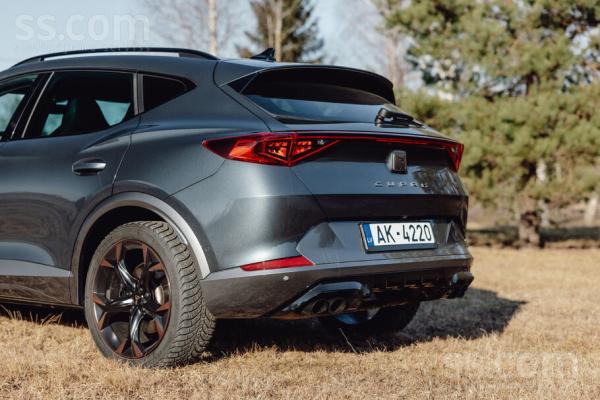 Grey Cupra Formentor 2023 in Cesis, with an engine capacity of 2.00 L and mileage of 40 thousand km for 29500 €, photo 8 on AUTOMOTO.COM.LV