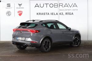 Pelēks Cupra Formentor 2023 Rīga, ar dzinēja tilpumu 1.50 L un nobraukumu 30 tūkst. km par 25990 €, foto 7 vietnē AUTOMOTO.COM.LV