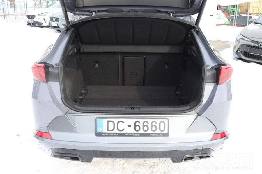 Pelēks Cupra Formentor 2023 Rīga, ar dzinēja tilpumu 1.50 L un nobraukumu 30 tūkst. km par 25990 €, foto 32 vietnē AUTOMOTO.COM.LV